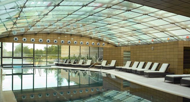 Places to stay with swimming pools - Visit Wiltshire