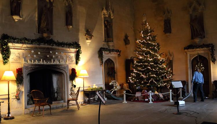 Great Hall decorated for Christmas - Christmas - Visit Wiltshire